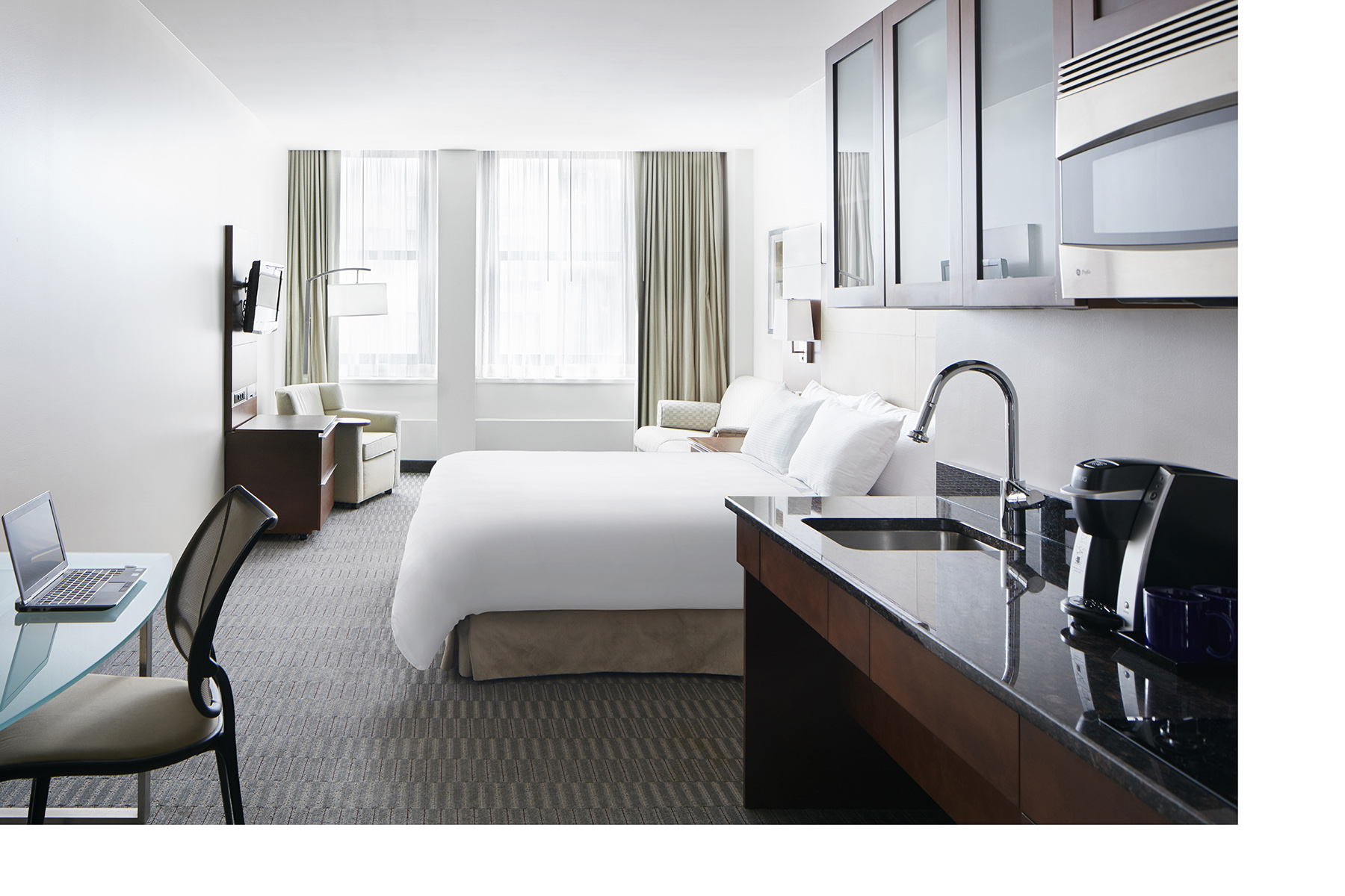 One-Room Suite | the River Hotel in Downtown Chicago